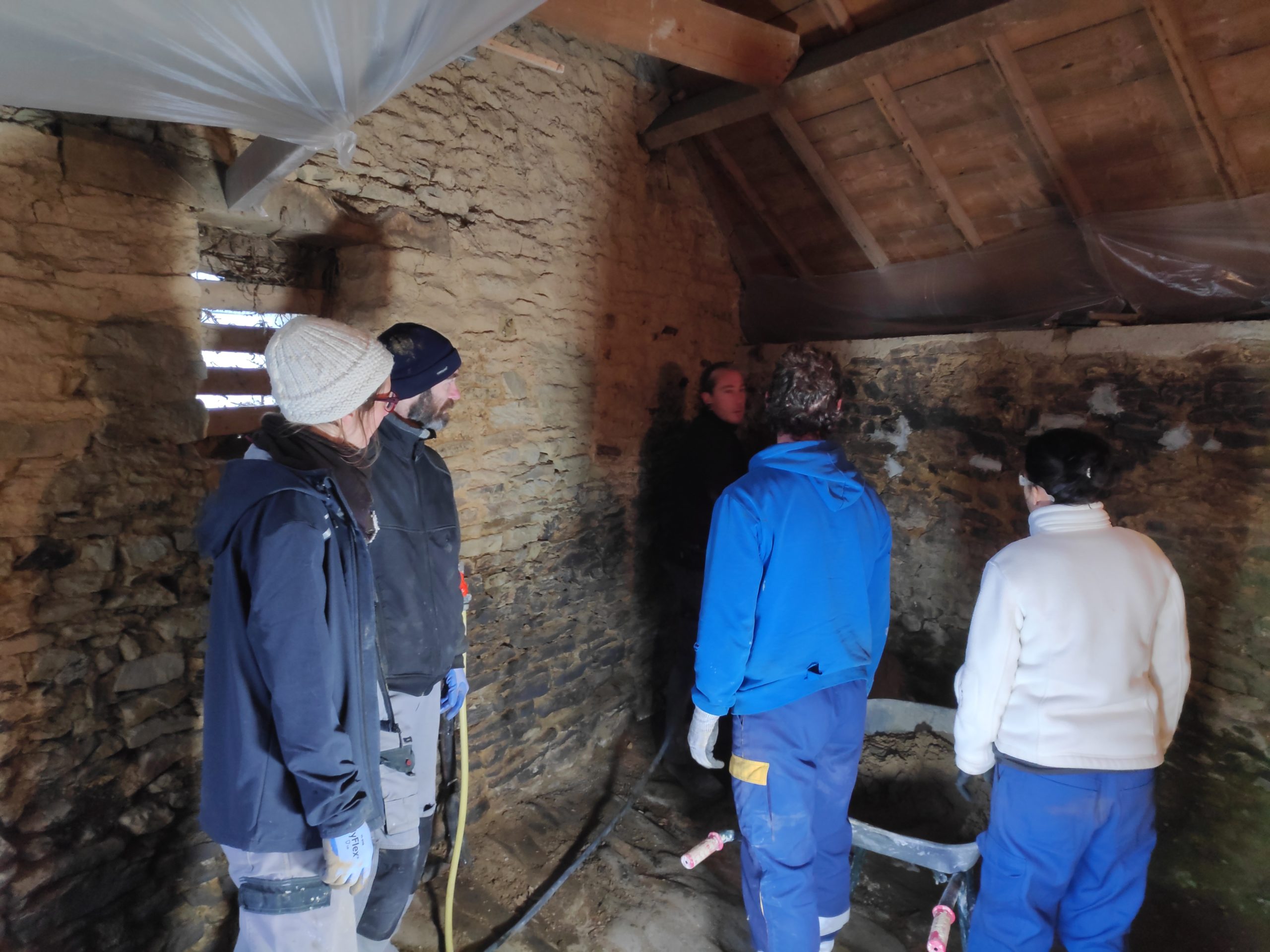 Une journée type en chantier participatif - terre-alternative.fr